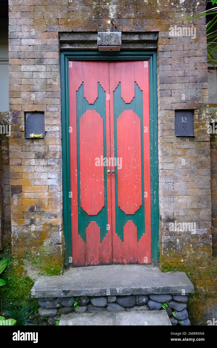Entrance gate traditional balinese hi-res stock photography and images ...