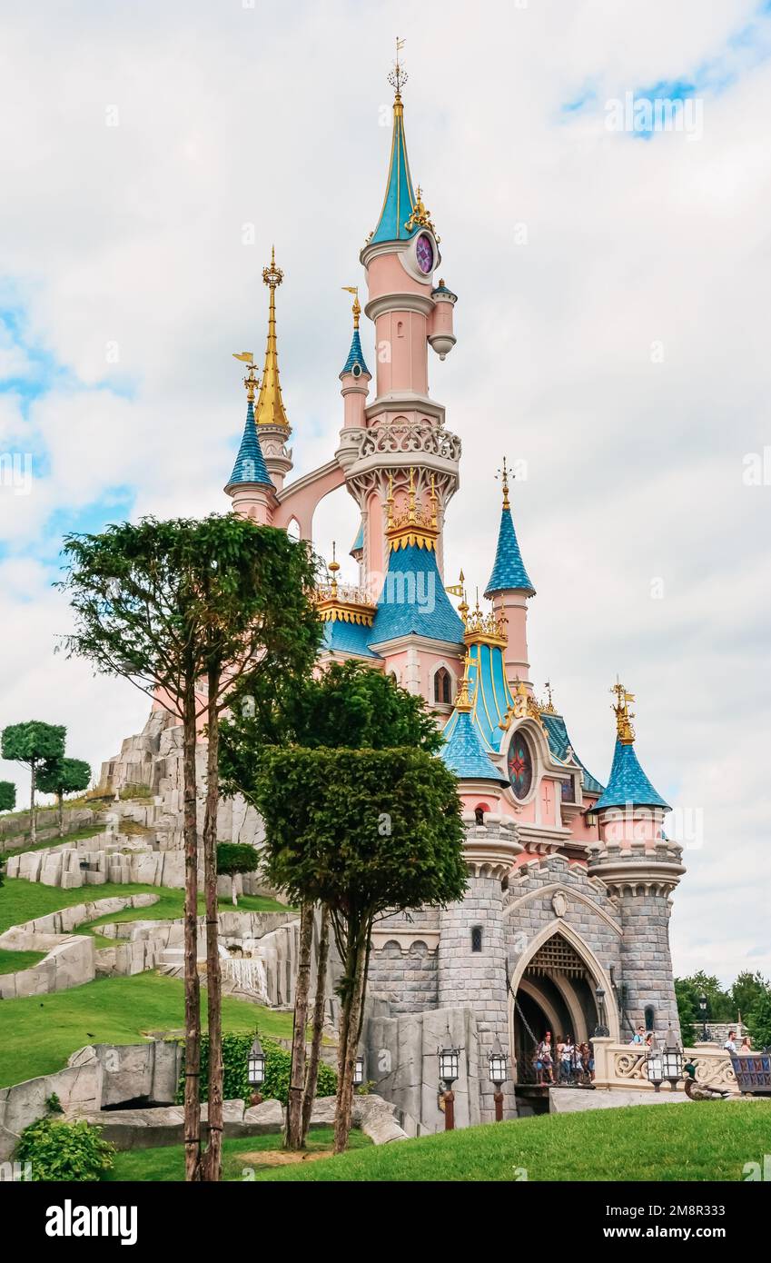 A vertical shot of the castle of Sleeping beauty in Disneyland, Paris ...