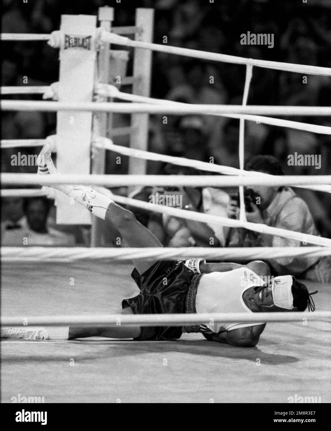 OLYMPIC SUMMER GAMES IN LOS ANGELES 1984 BOXING Robert Shannon USA at ...