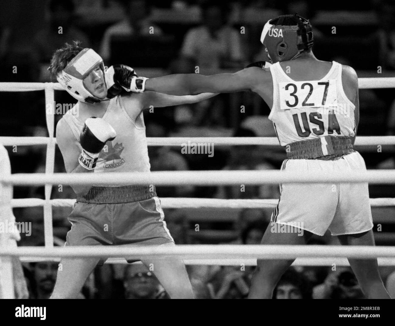 OLYMPIC SUMMER GAMES IN LOS ANGELES 1984 BOXING Frank Tate USA against ...