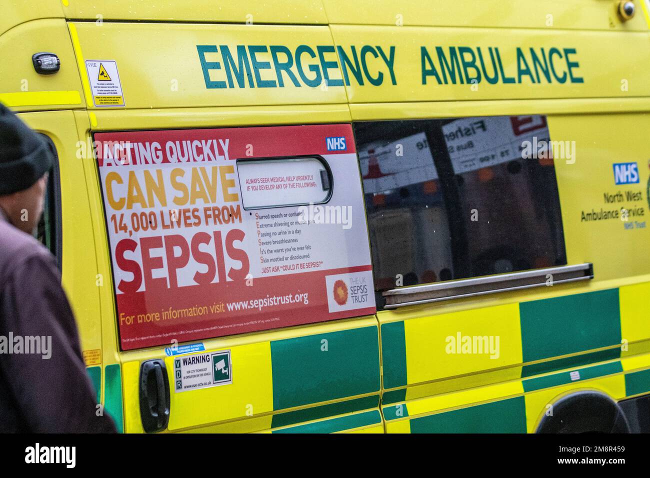 NHS Emergency Ambulance ' Acting Quickly Can Save 14,000 Lives from ... NHS Emergency Ambulance ' Acting Quickly Can Save 14,000 Lives from ...