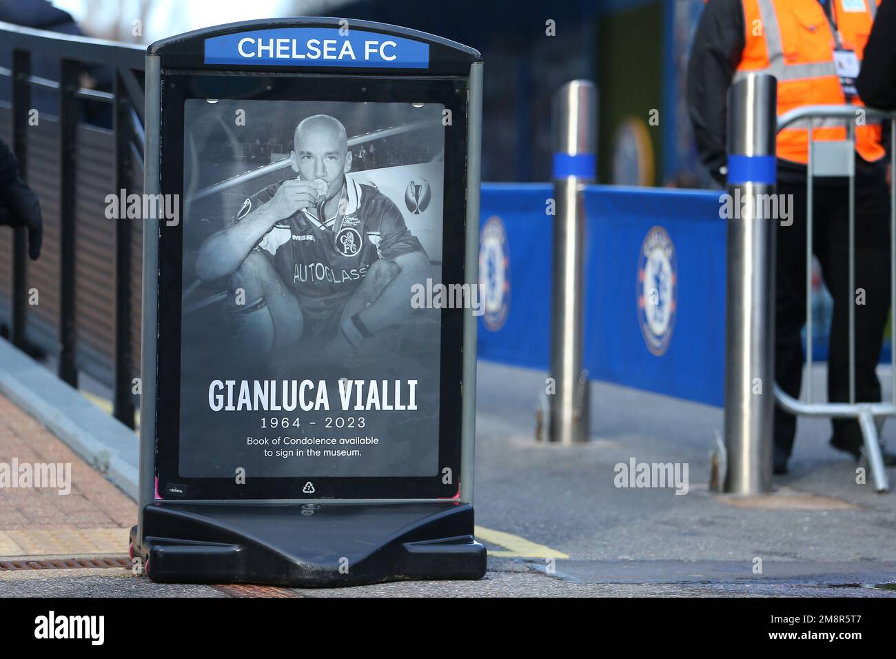 Gianluca vialli chelsea manager hi-res stock photography and images - Alamy