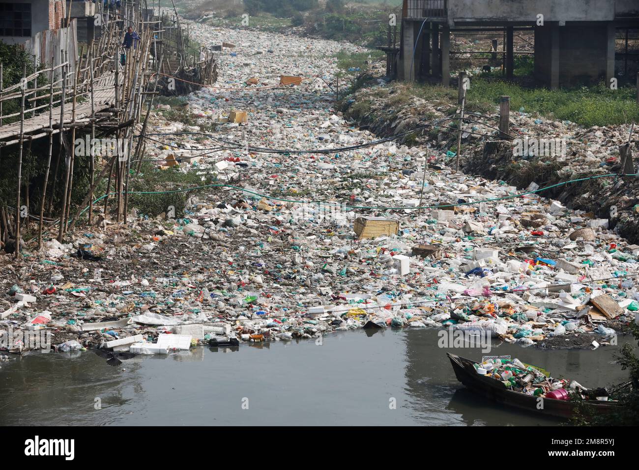 Vertical video plastic pollution waste hi-res stock photography and ...