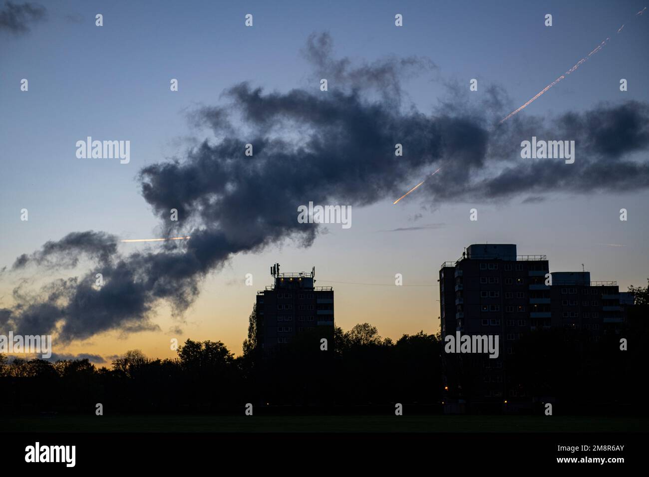 Silhouetted tower blocks hi-res stock photography and images - Alamy