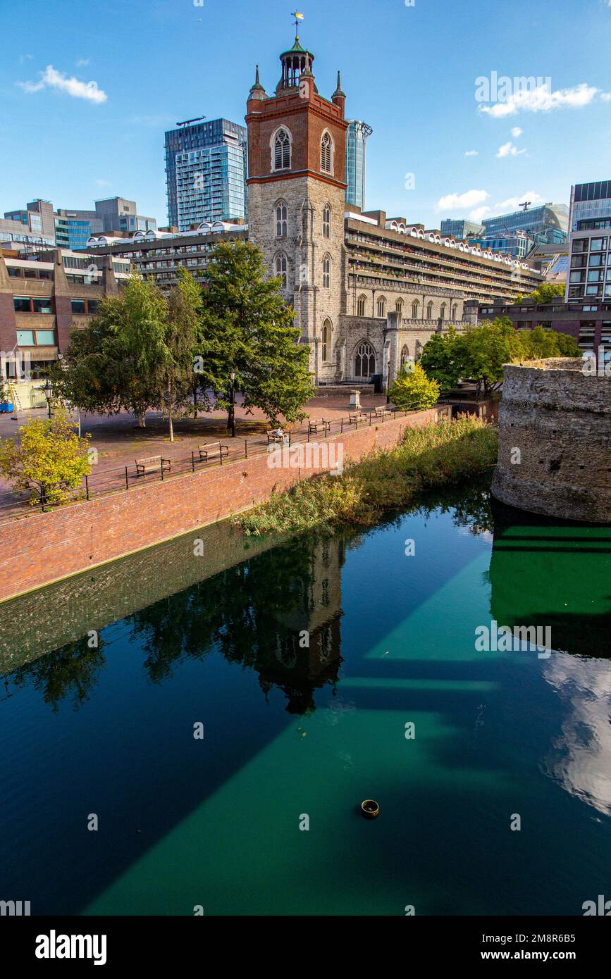 Barbican Centre and Barbican Estate residential and art complex ...