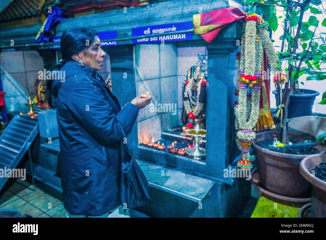 Girls dancing traditional tamil dances hi-res stock photography and ...
