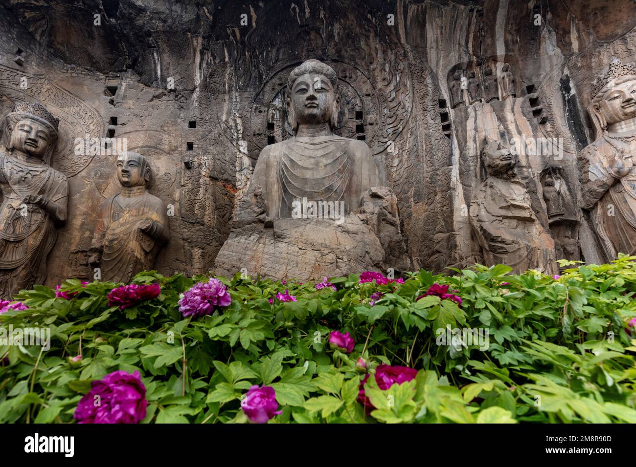 Henan luoyang longmen grottoes Stock Photo - Alamy