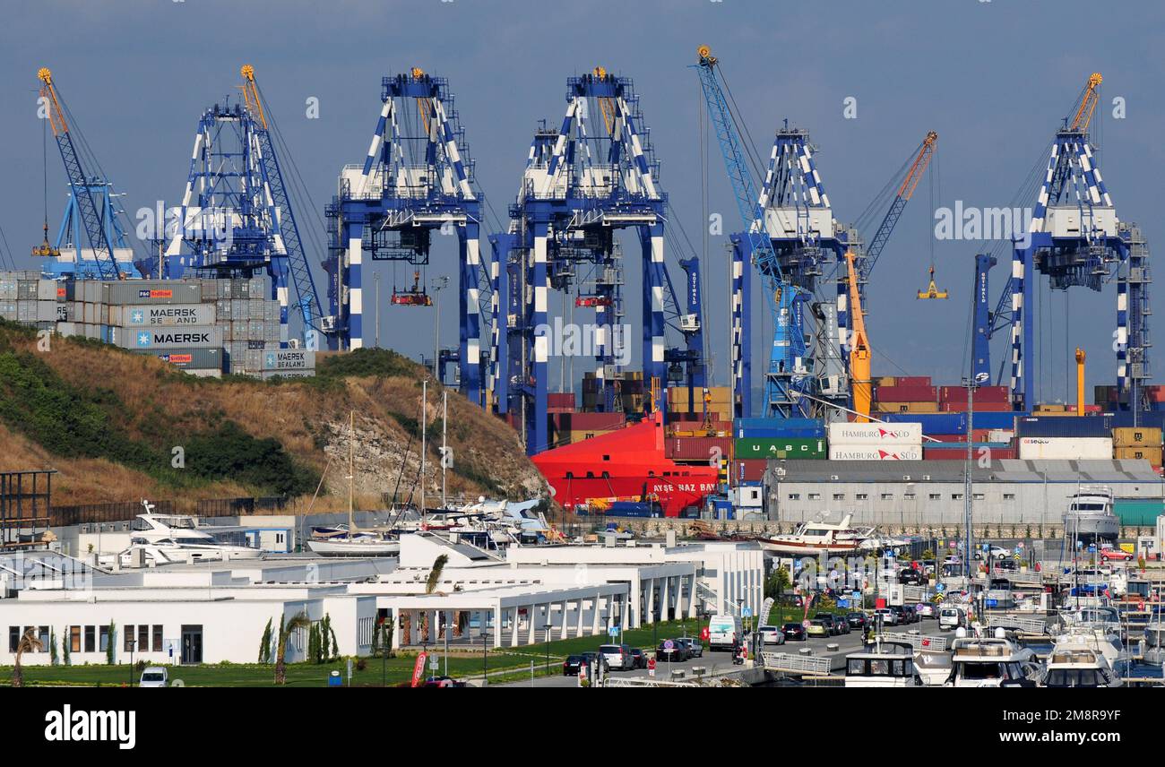 Avcilar hi-res stock photography and images - Alamy