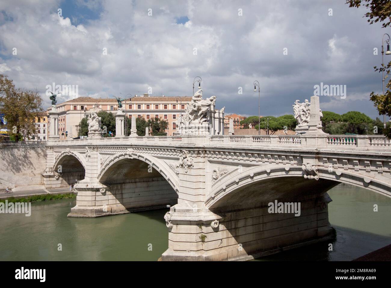 Bridge over the river tiber hi-res stock photography and images - Alamy