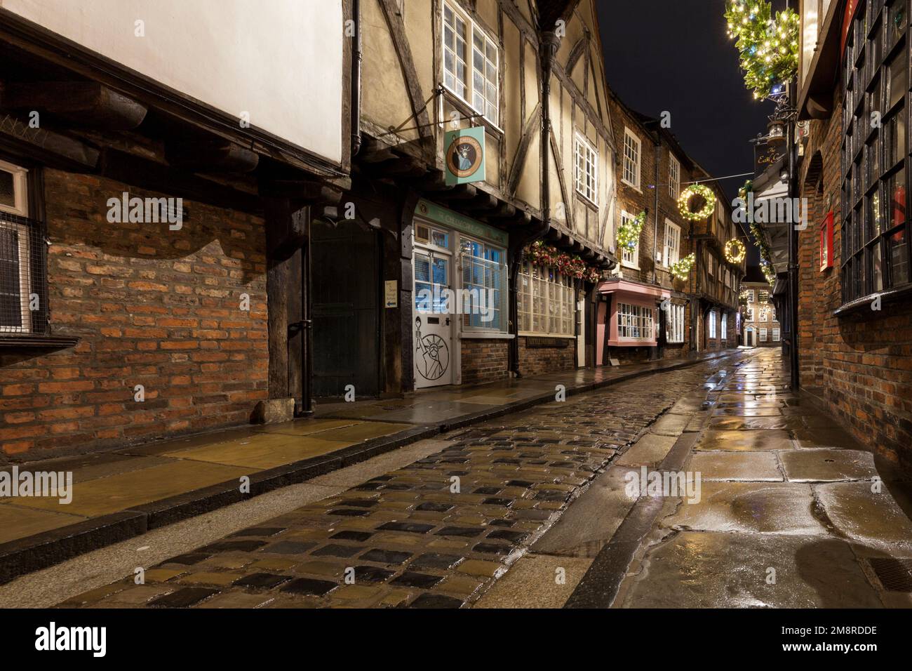 The Shambles, historic medieval street in York at Christmas time with ...