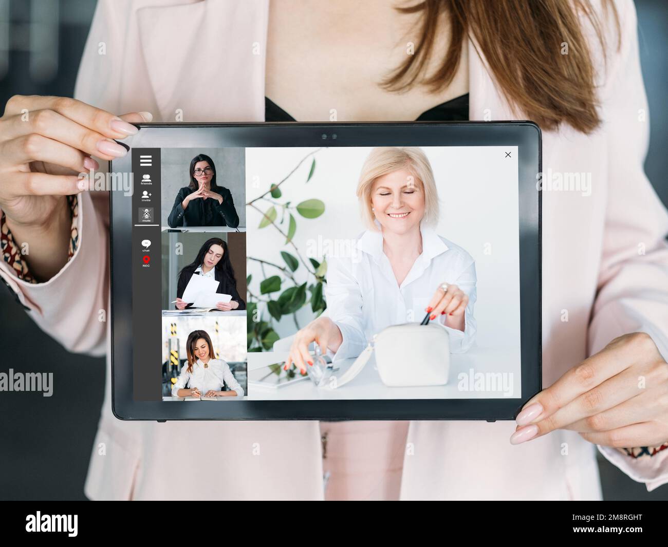 Meeting screen hi-res stock photography and images - Alamy