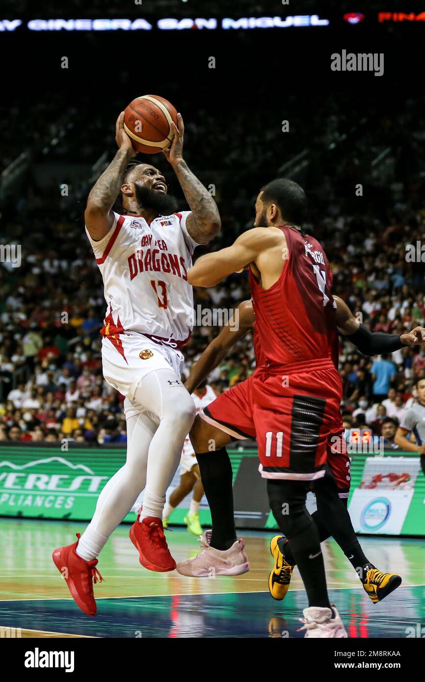 Bulacan Province. 15th Jan, 2023. Myles Blake Powell (L) of Bay Area ...