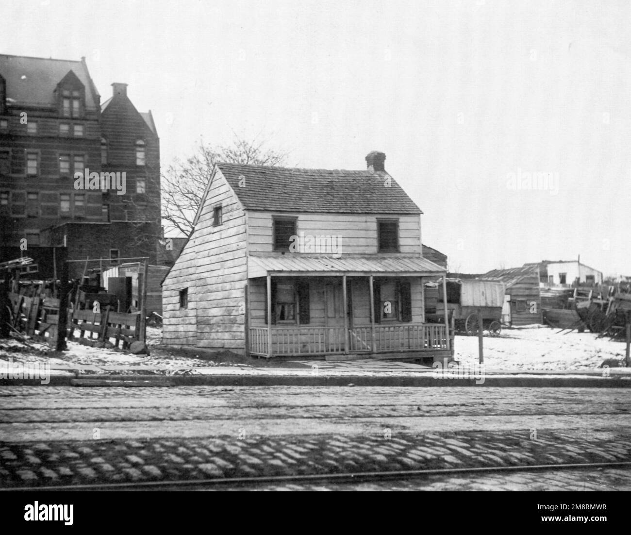Small house on 120th Street, New York, USA - 1897 - 1898 Stock Photo ...