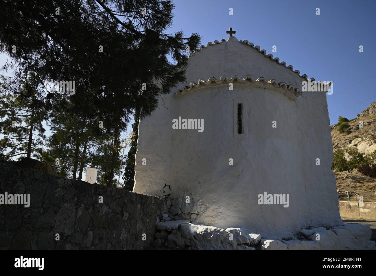 Scenic view of Timios Stavros a traditional whitewashed Greek Orthodox ...