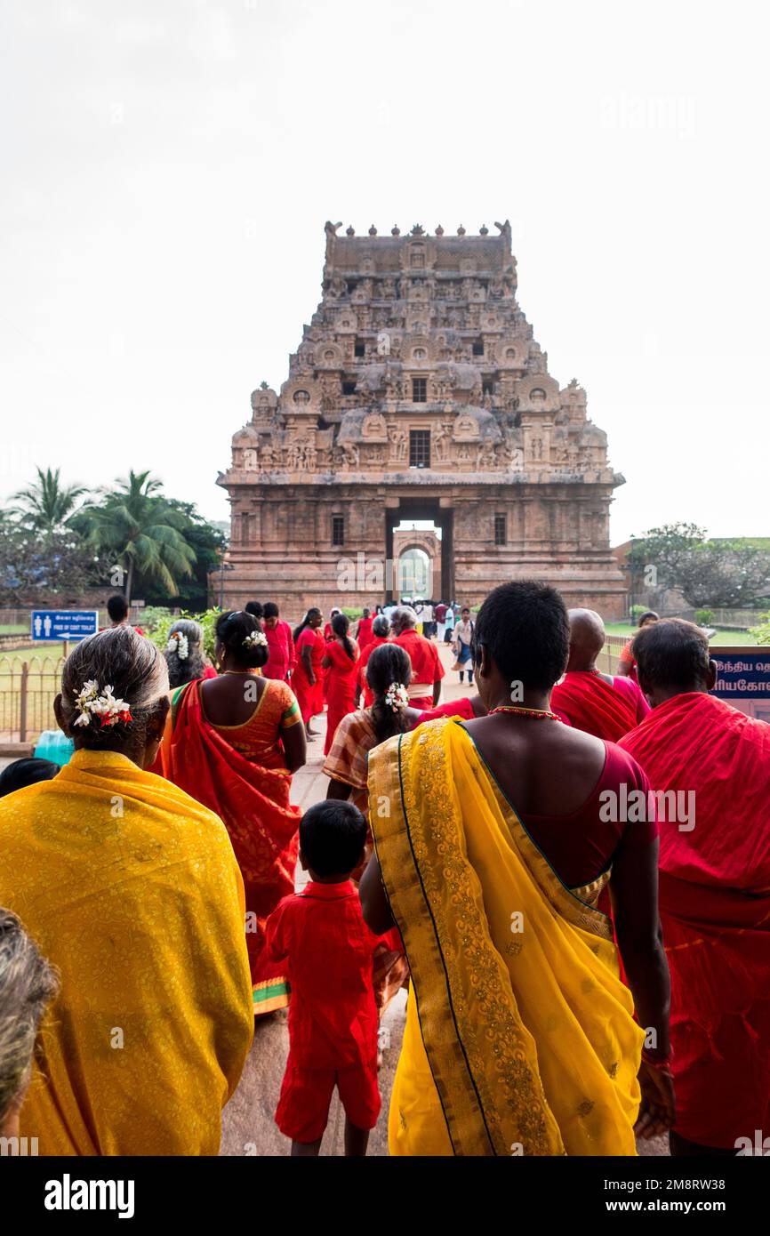 Indian Pilgrims entering the Brihadisvara temple Stock Photo - Alamy