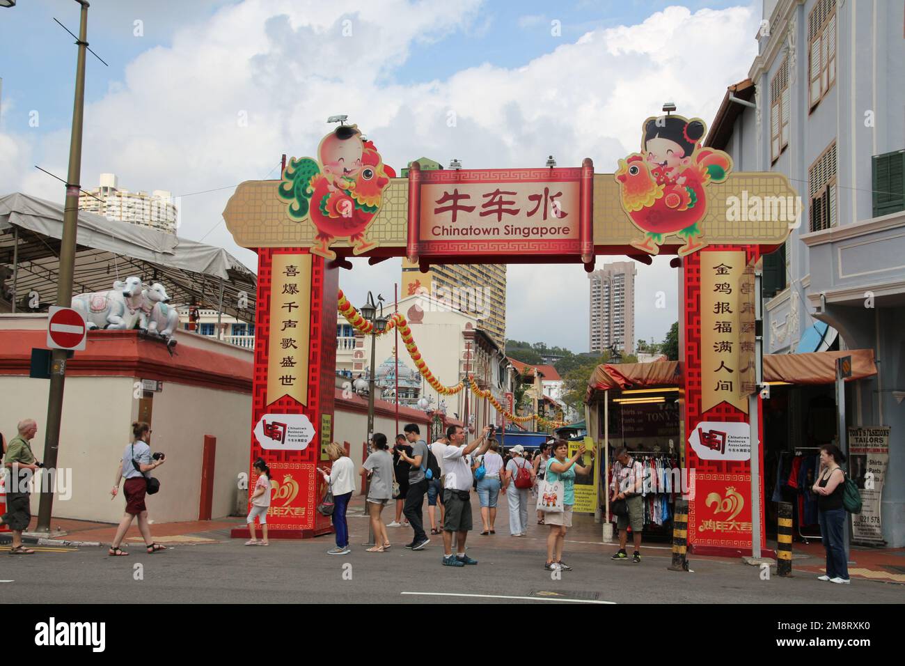 Entrance gate of Chinatown, Singapore Stock Photo - Alamy