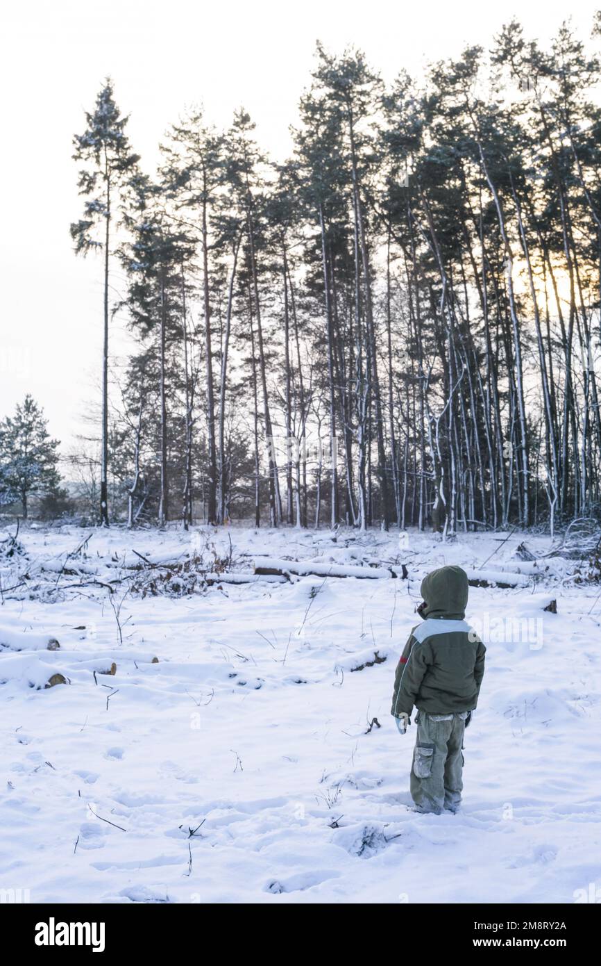 Photos from behind of boy hi-res stock photography and images - Alamy