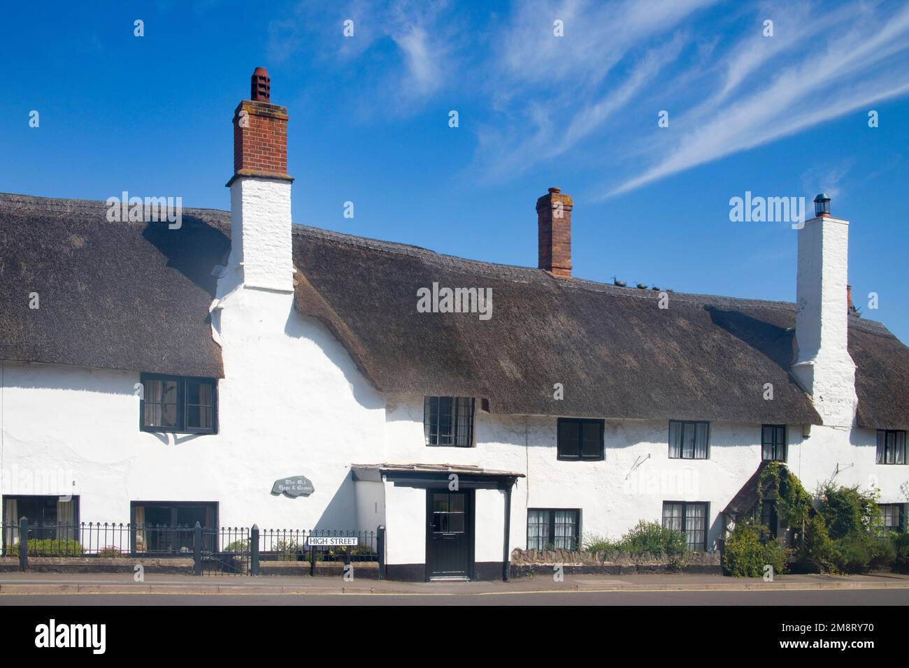 thatched houses in the high street of porlock somerset in the exmoor ...