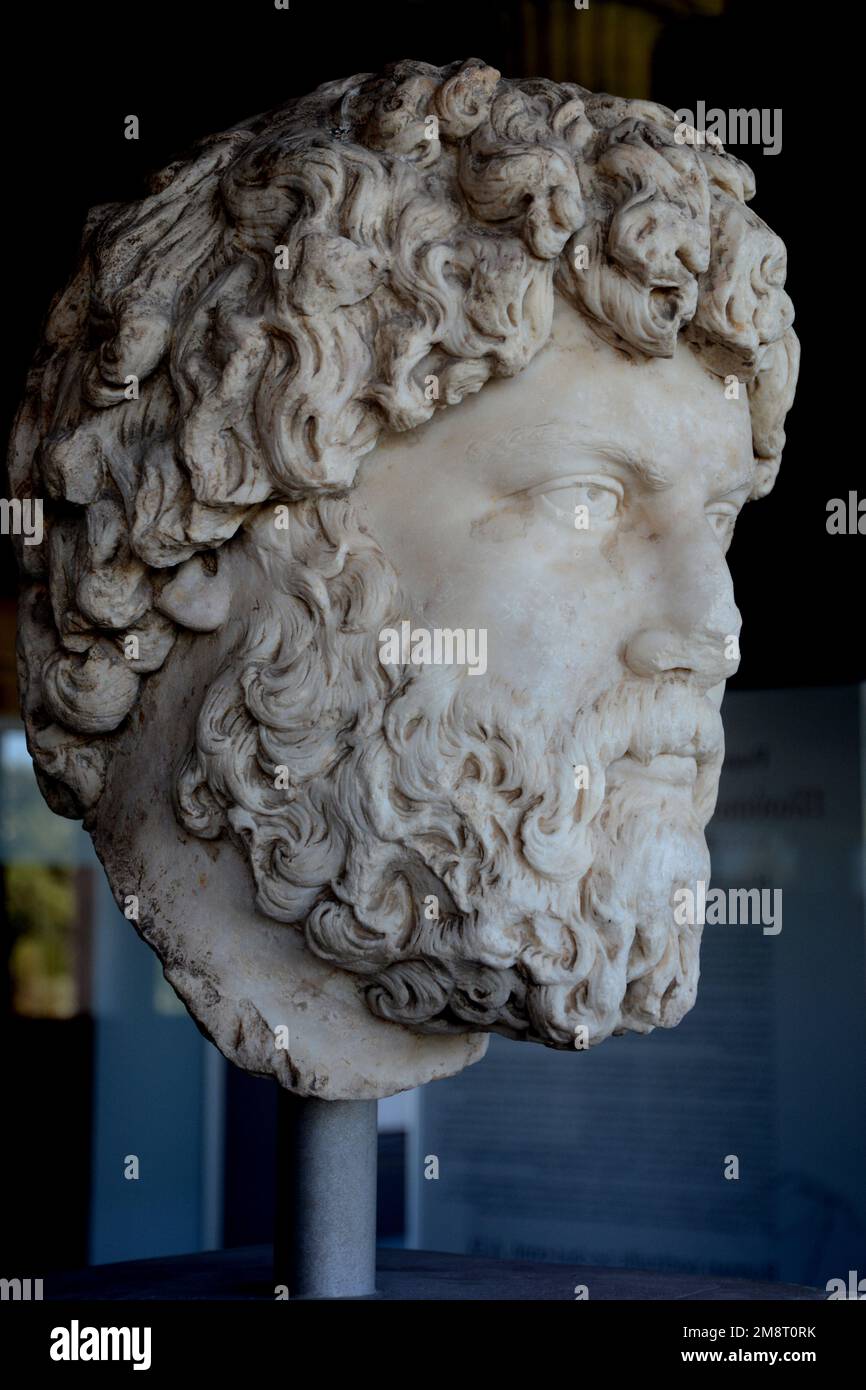Greek statue head hi-res stock photography and images - Alamy