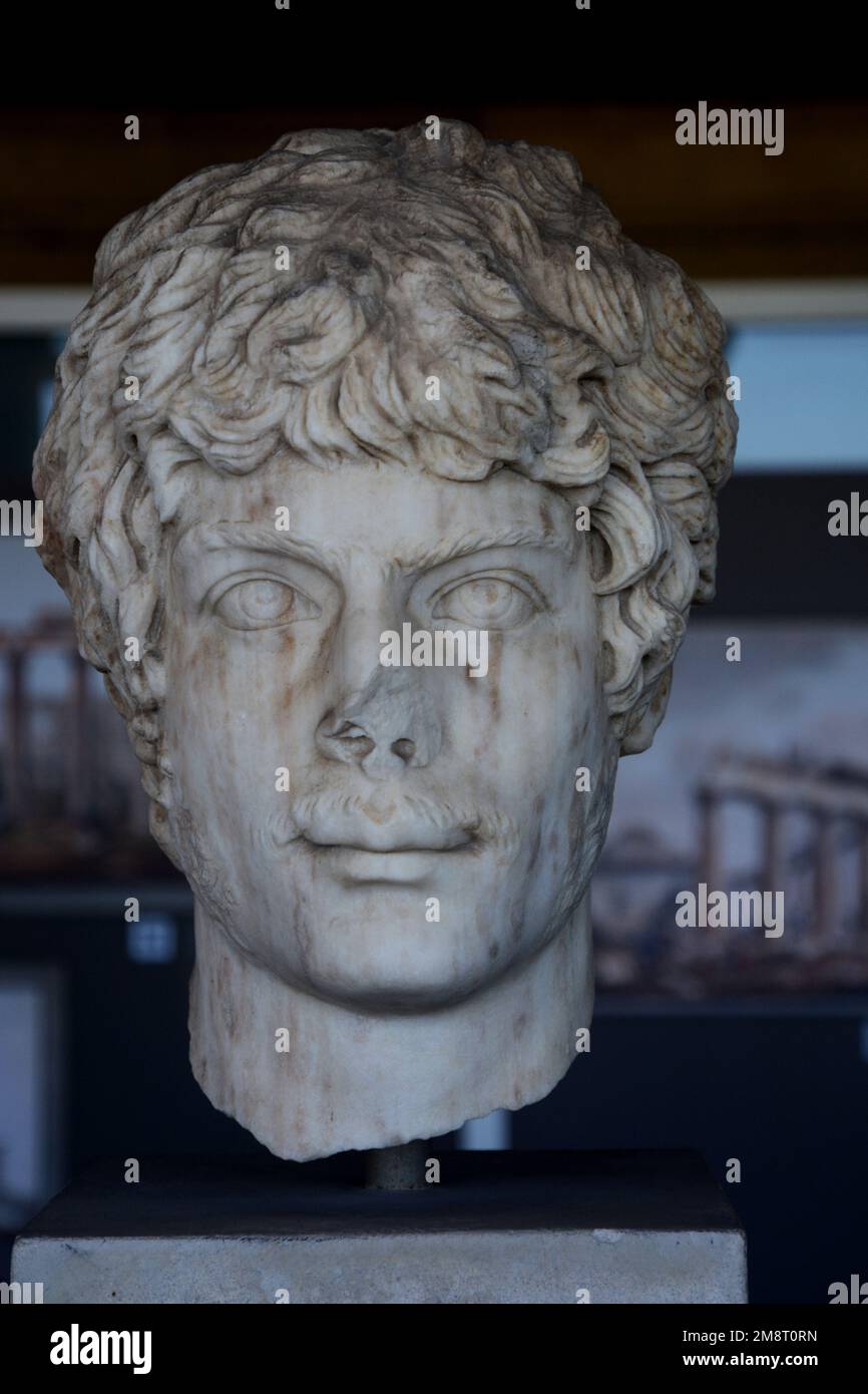 Greek statue head Stock Photo - Alamy