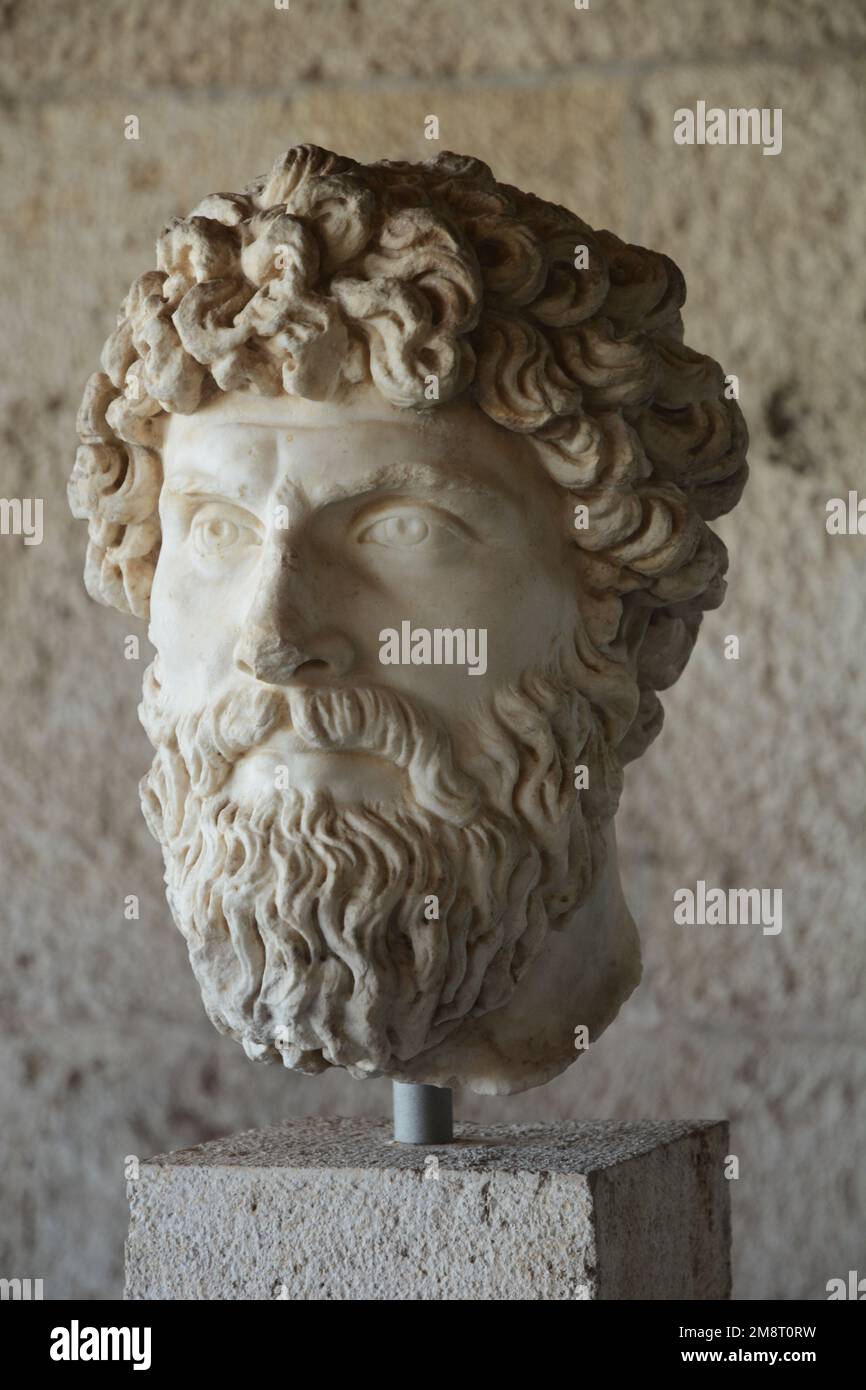 Greek statue head Stock Photo - Alamy