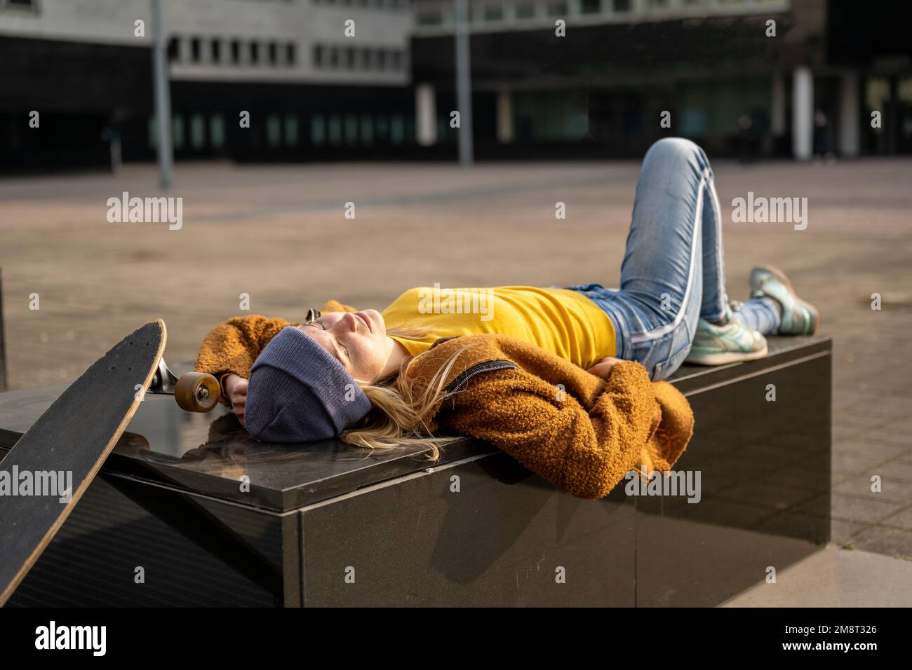 Gen z street style hi-res stock photography and images - Alamy