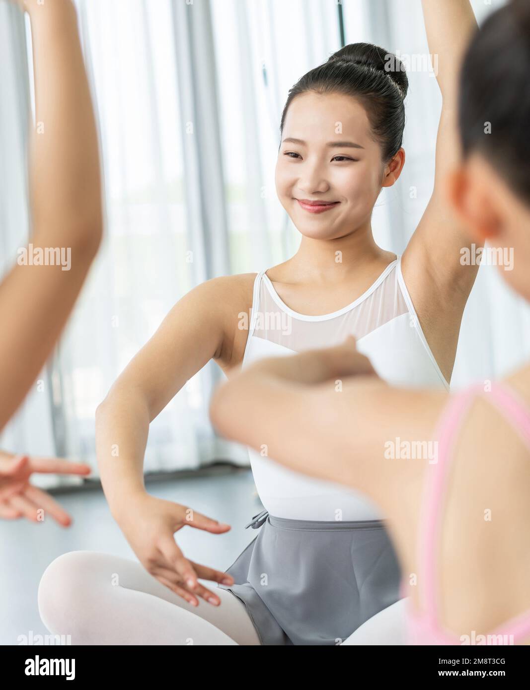 Young teacher taught the little girls dance ballet Stock Photo - Alamy