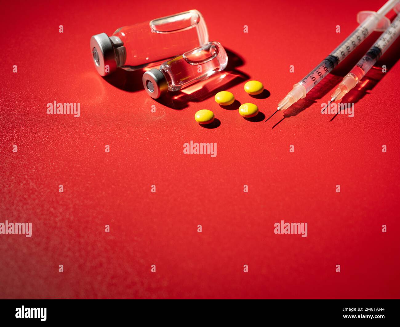 Yellow pills, syringe and drug bottle Stock Photo - Alamy