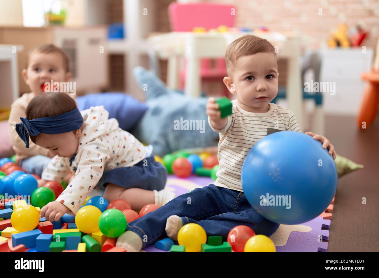 Preschoolers sitting on floor playing hi-res stock photography and images - Alamy