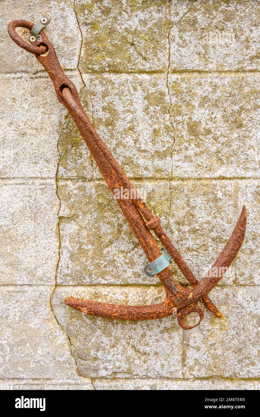 Wall anchoring hi-res stock photography and images - Alamy