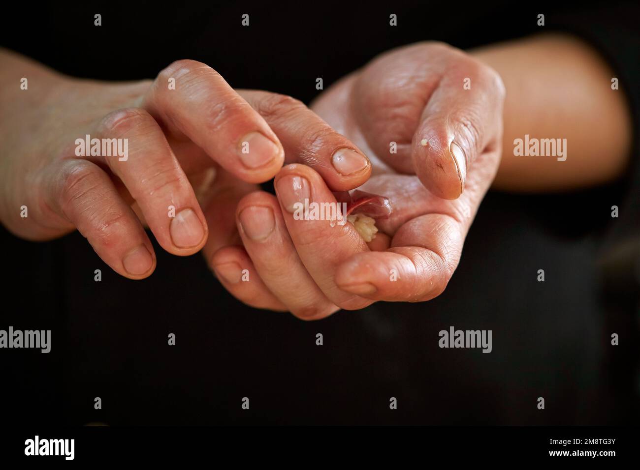 Close-up of hands making sushi Stock Photo - Alamy