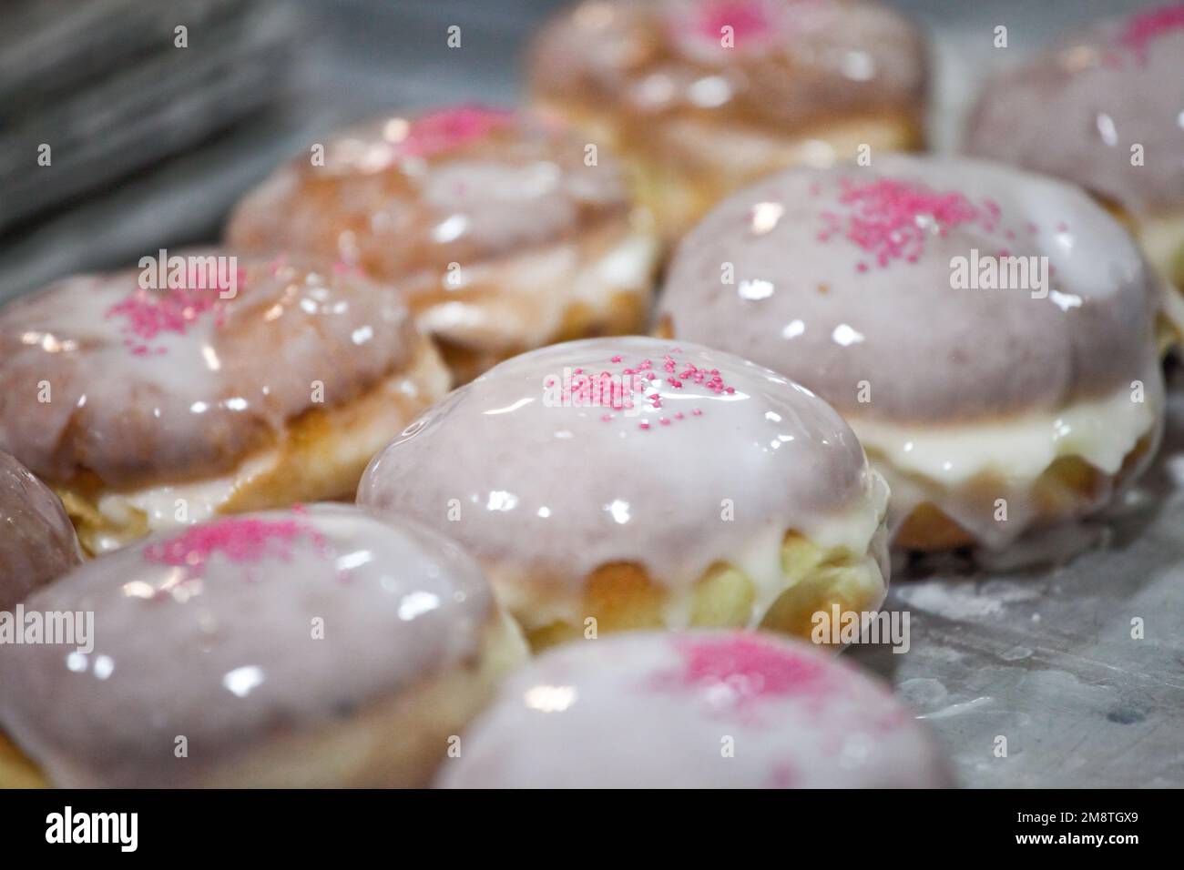 Caramel donuts hi-res stock photography and images - Alamy