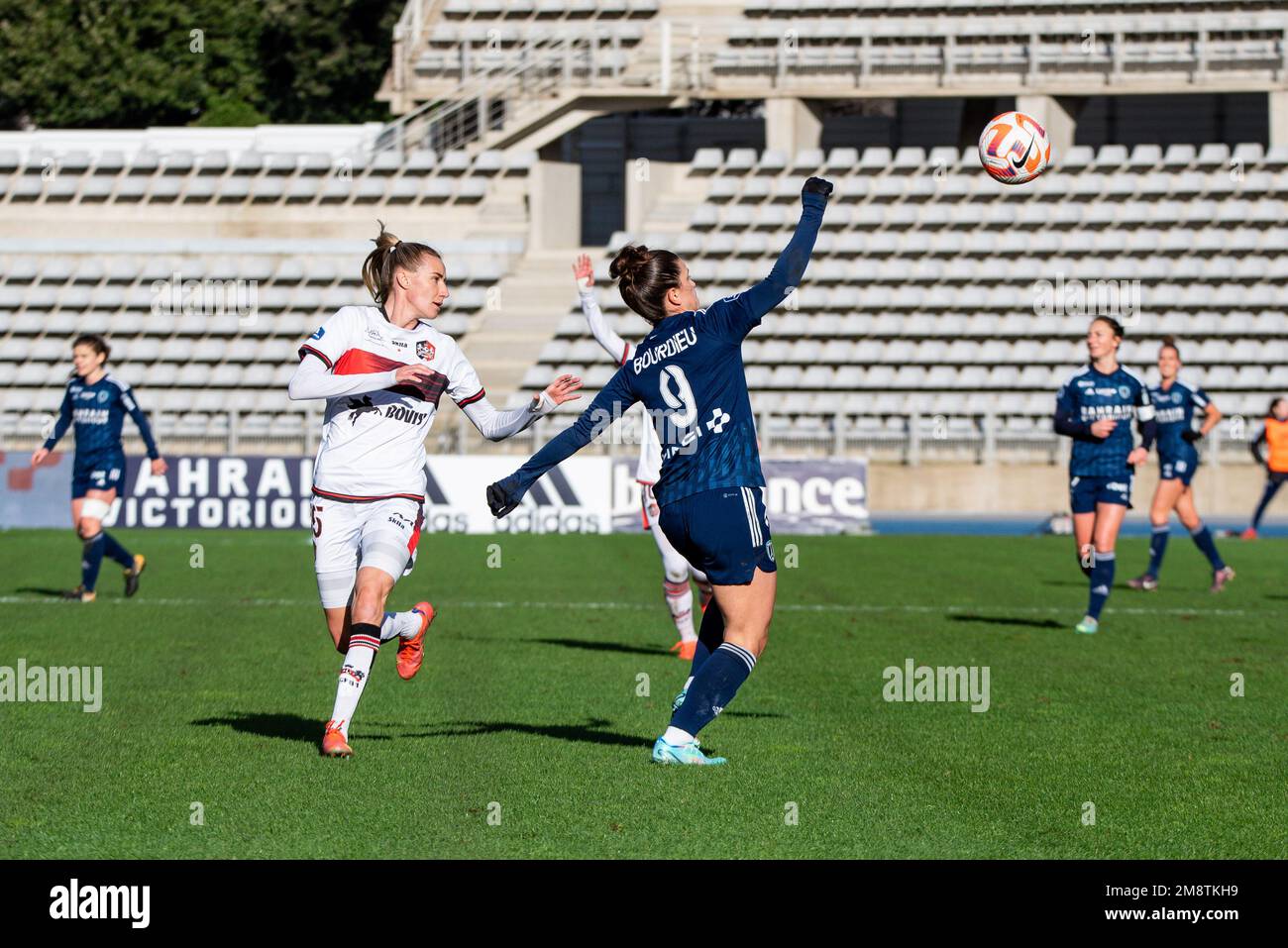 Julie Piga of FC Fleury 91 and Mathilde Bourdieu of Paris FC fight for ...