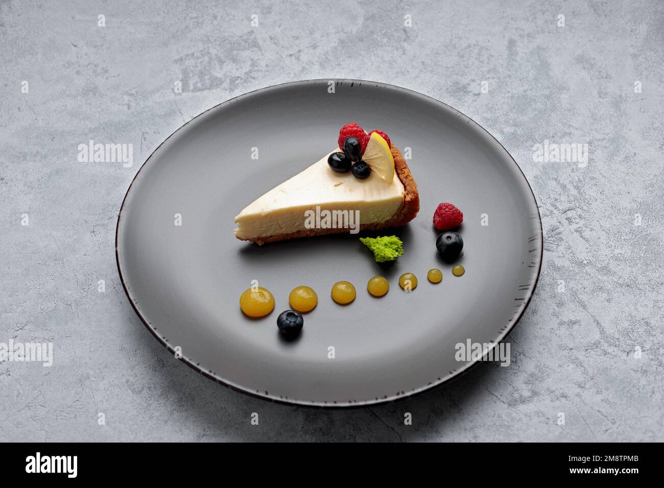 Cake Cheesecake with berries and lemon, on a plate, nv concrete Stock ...