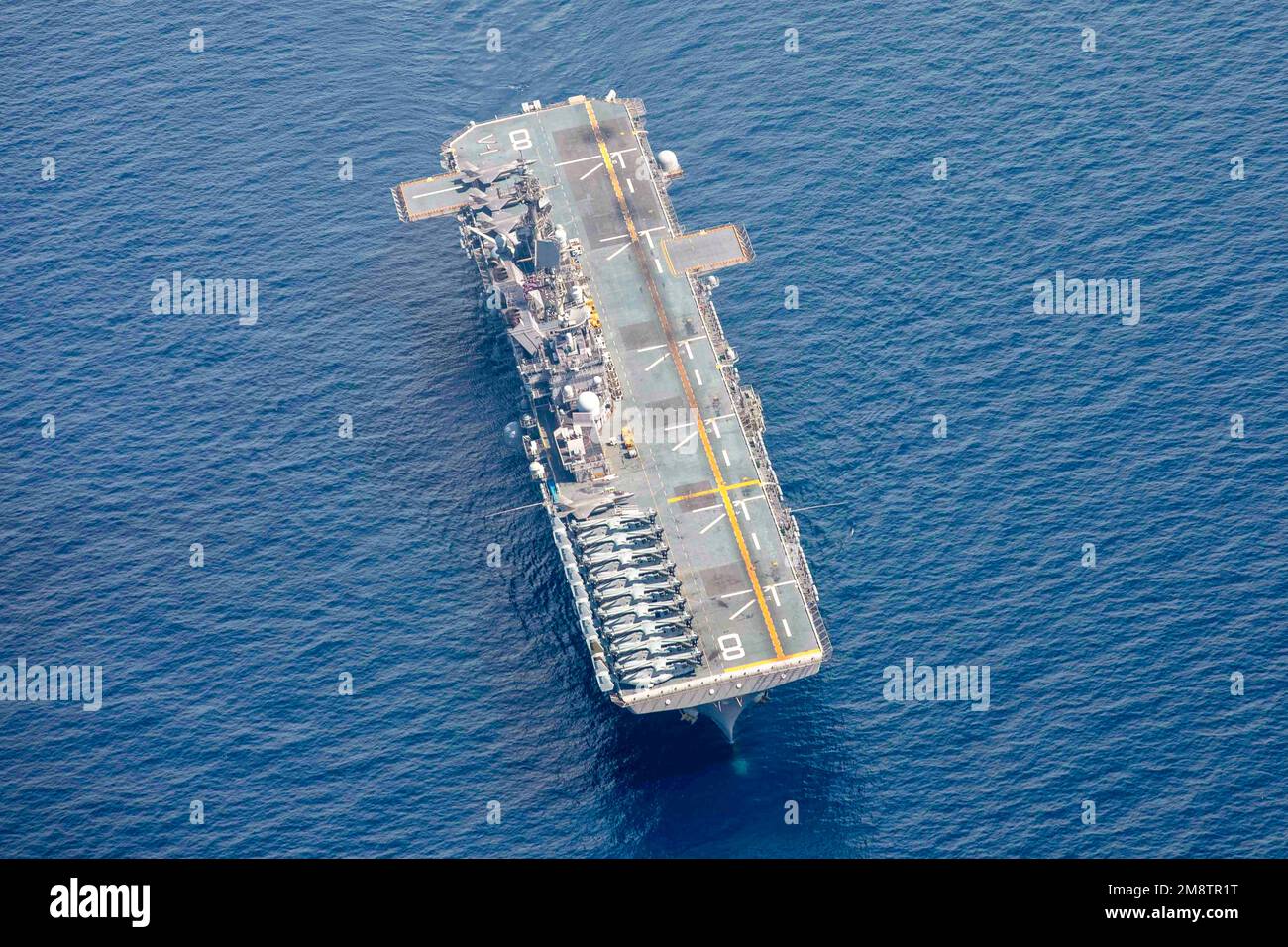 Java Sea. 18th Dec, 2022. Amphibious assault ship USS Makin Island (LHD ...
