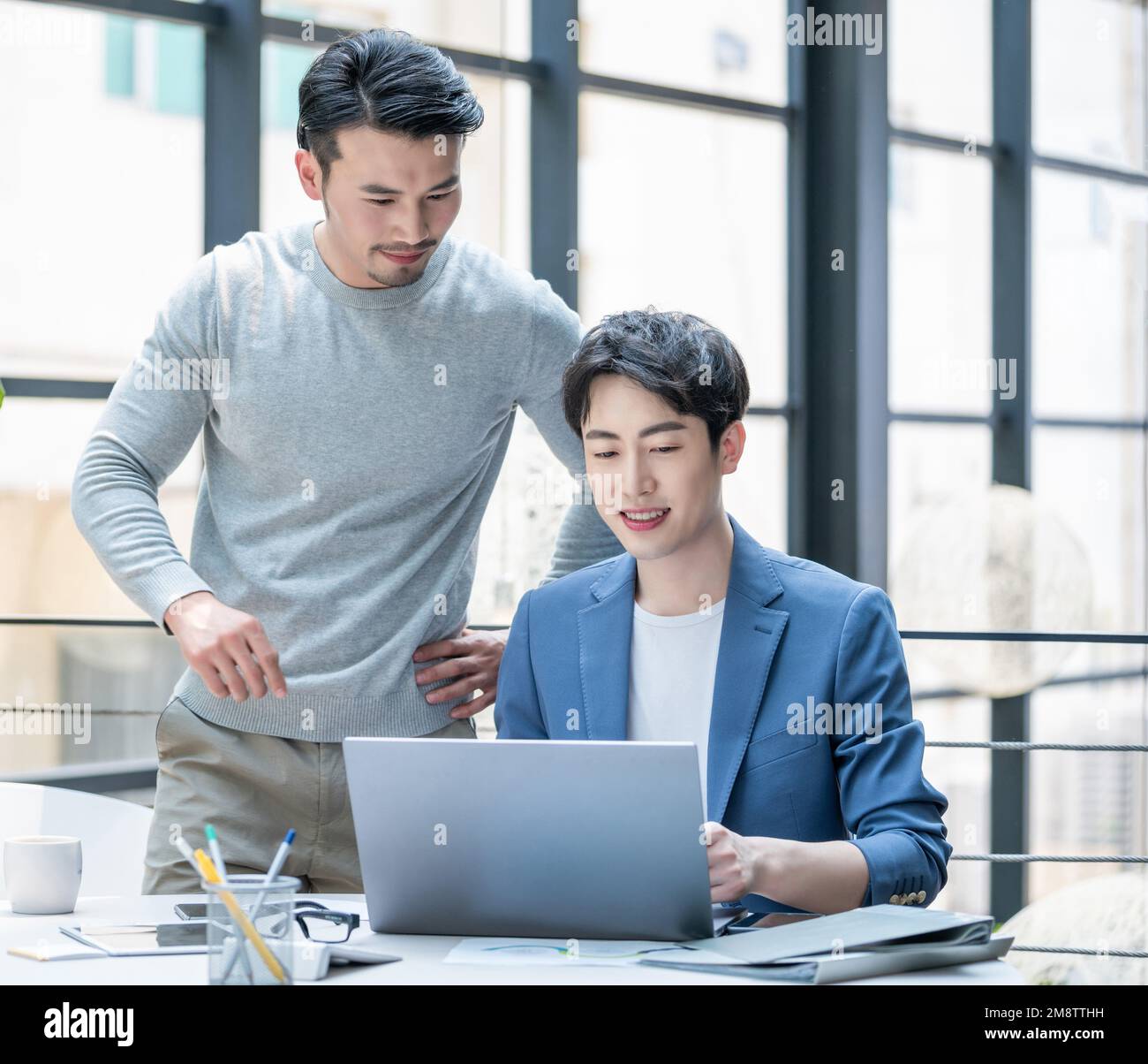 Office staff work on computers hi-res stock photography and images - Alamy