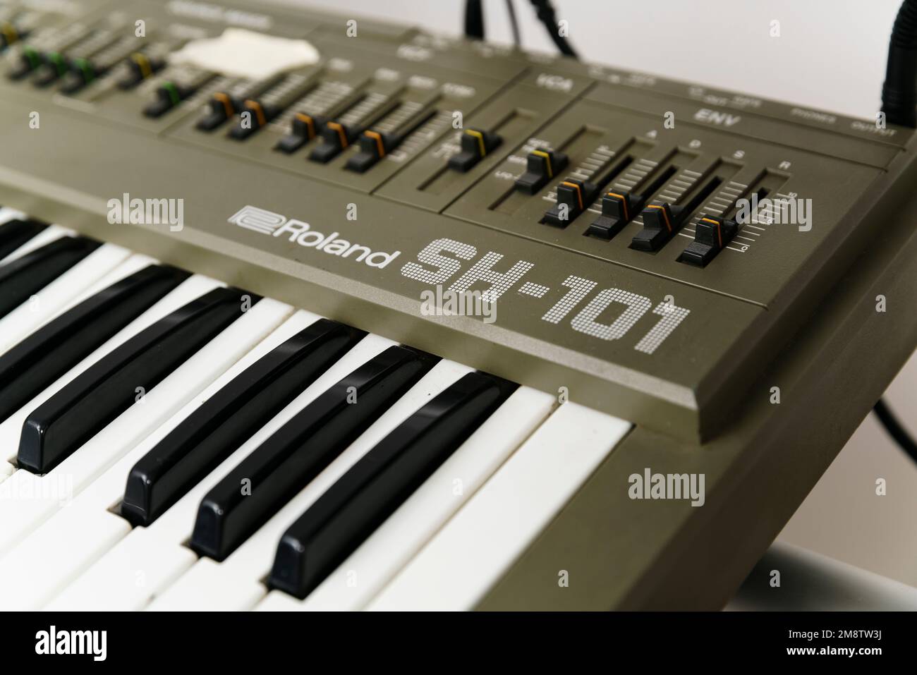 Roland sh 101 hi-res stock photography and images - Alamy