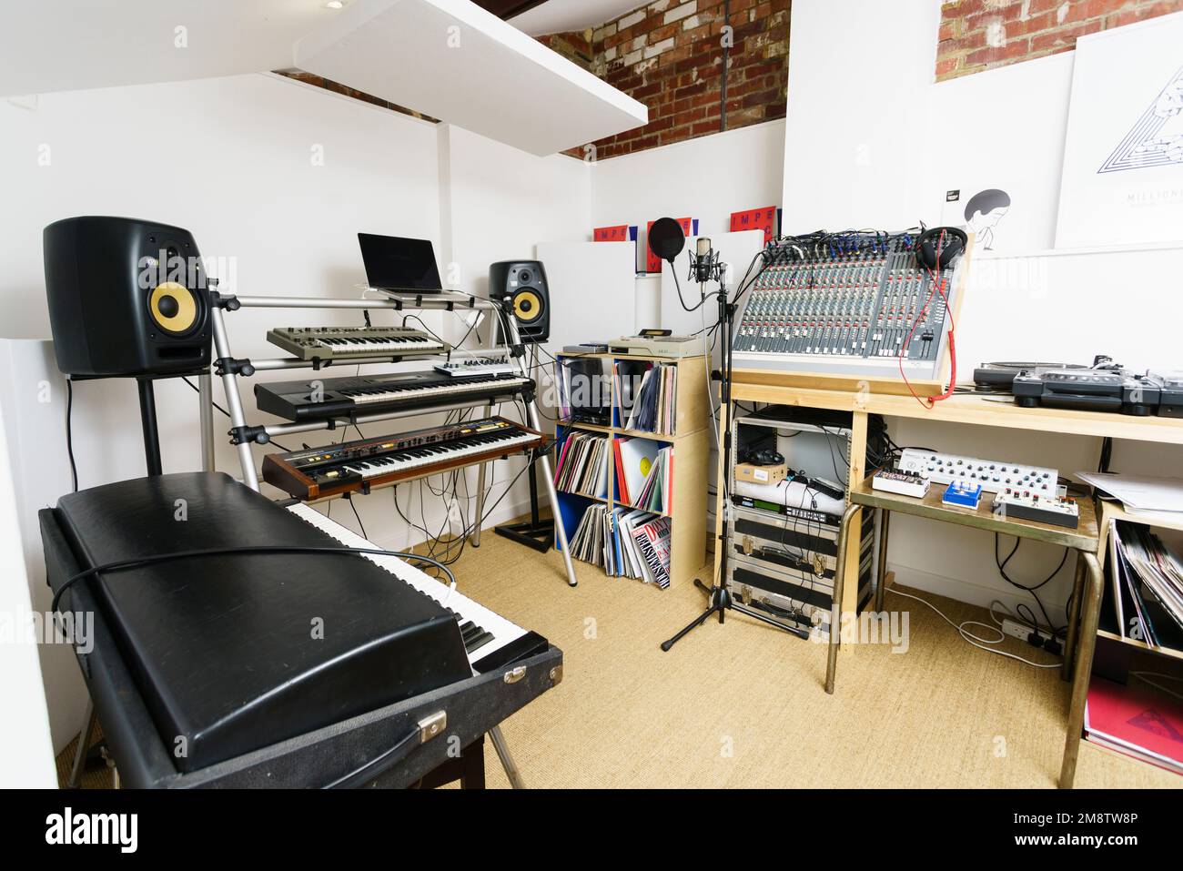 Vintage musicians recording studio hi-res stock photography and images ...