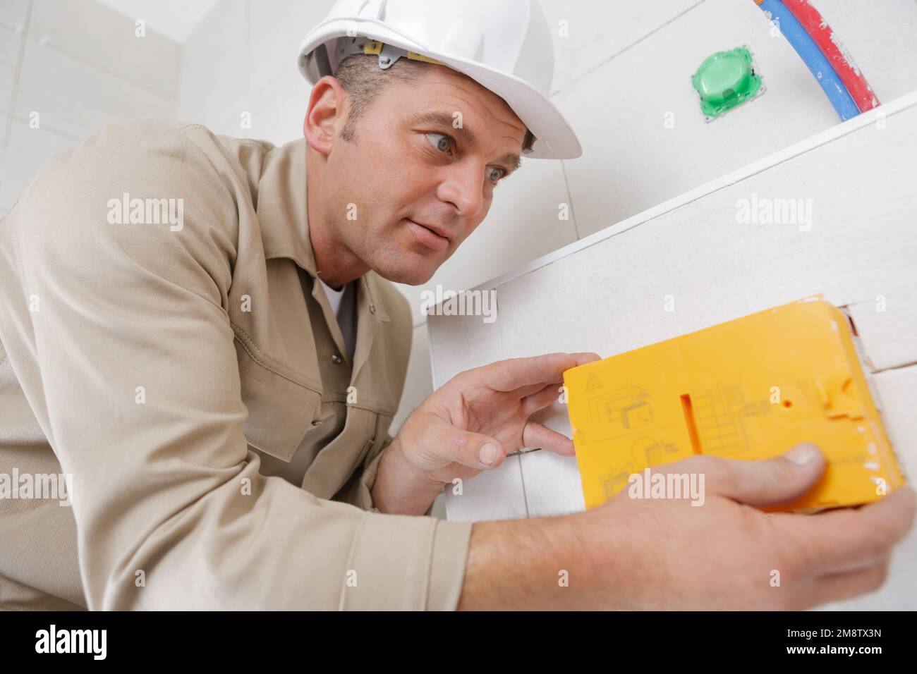 a male worker grouting tiles Stock Photo - Alamy
