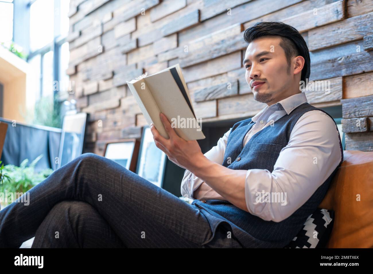 Business man reading a book Stock Photo - Alamy