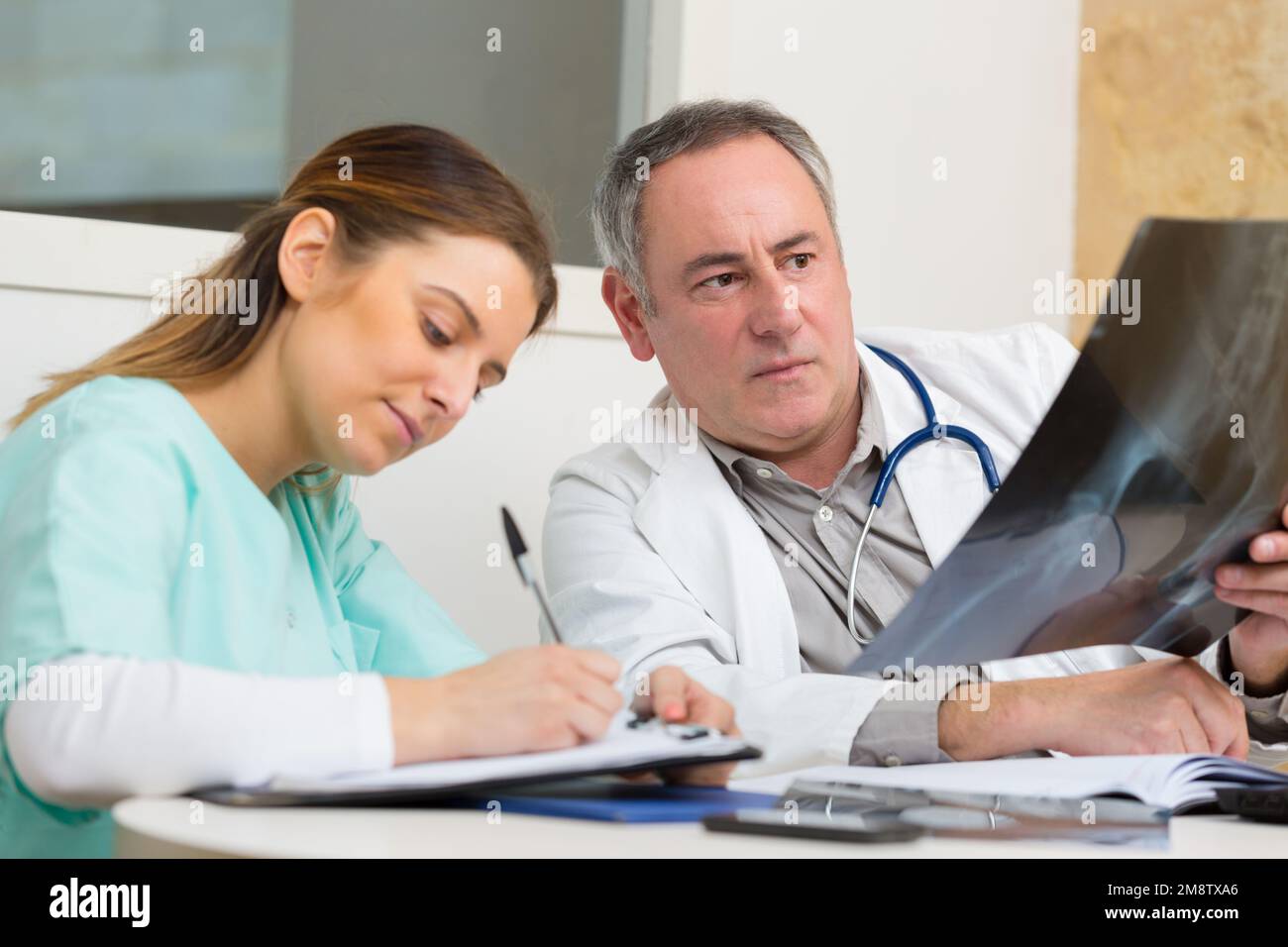 Reading x ray hi-res stock photography and images - Alamy