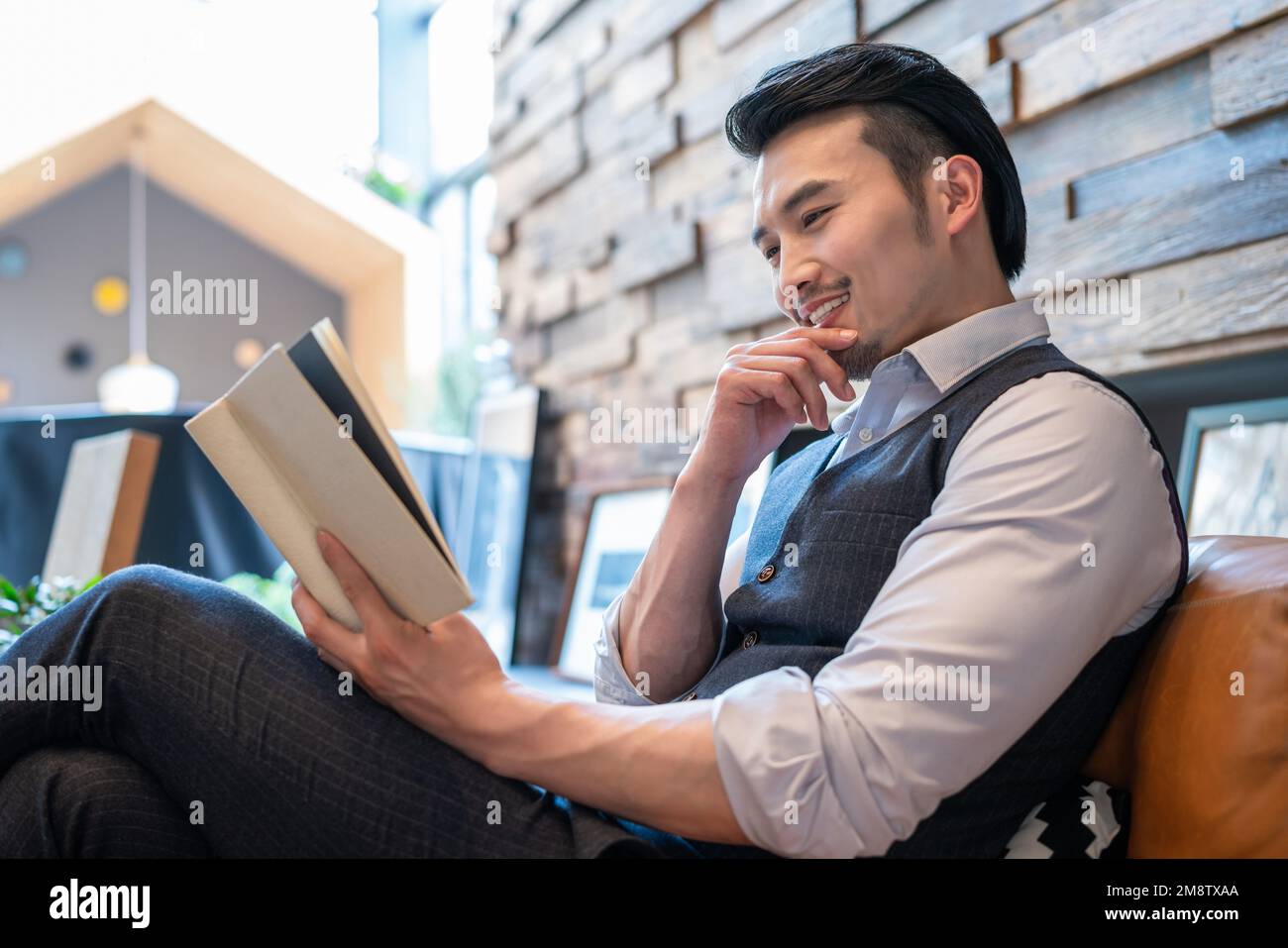 Business man reading a book Stock Photo - Alamy