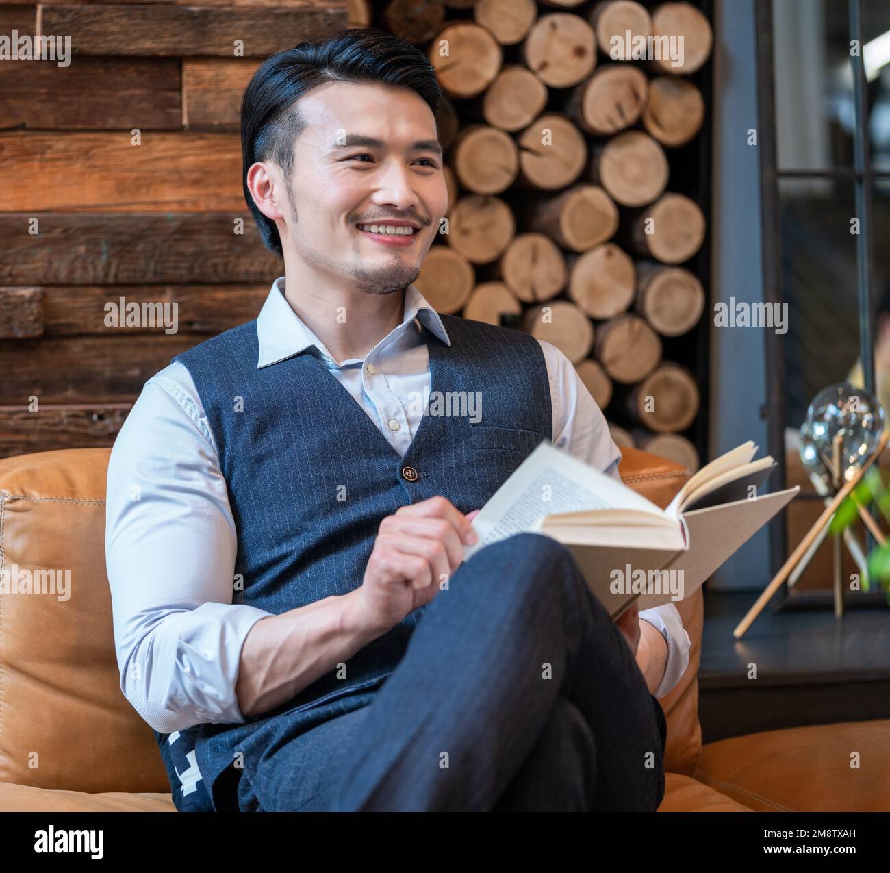Business man reading a book Stock Photo - Alamy