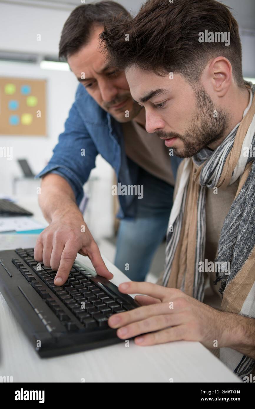 man teaching computer skills Stock Photo - Alamy