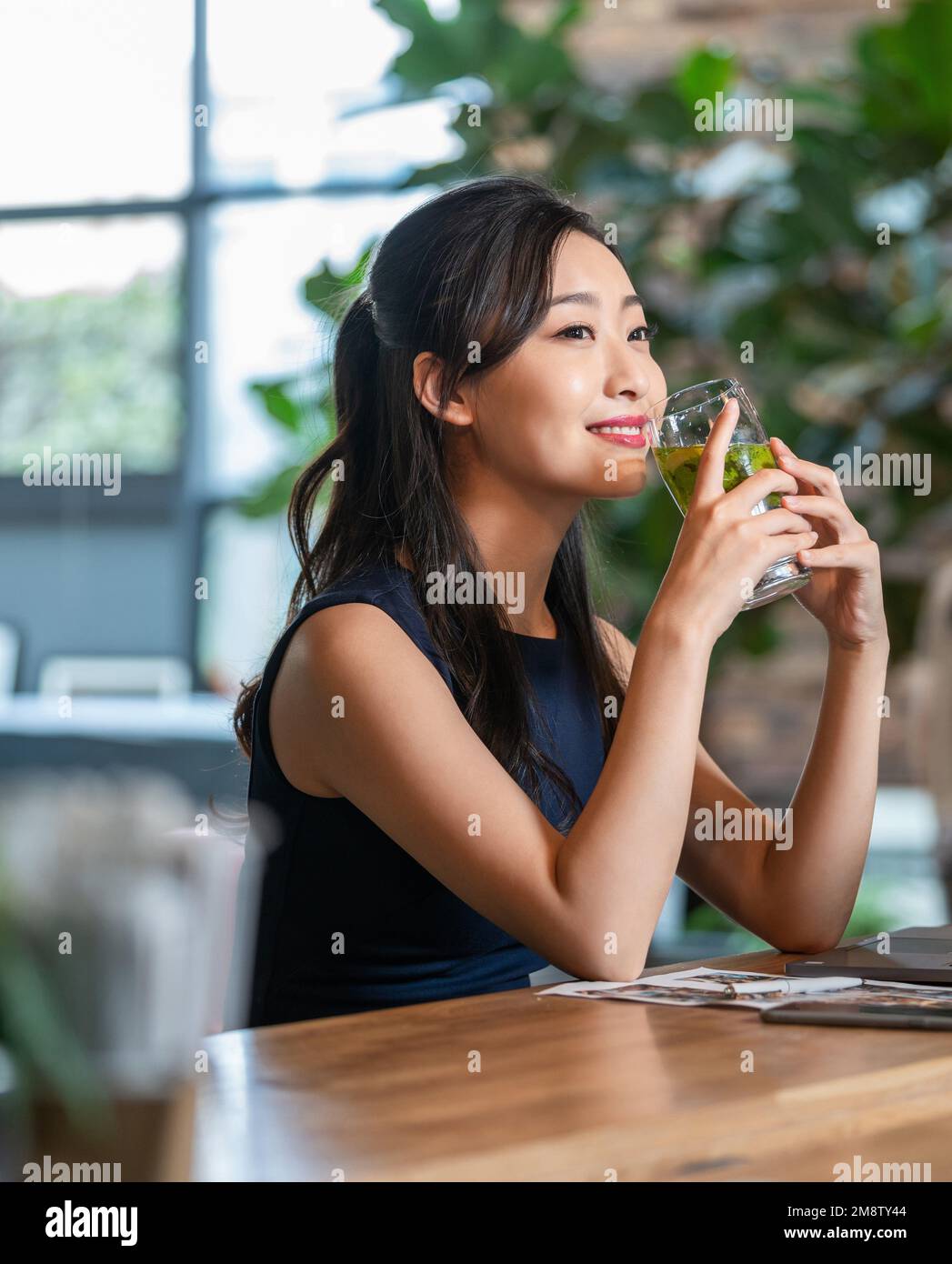 A young woman use the computer Stock Photo - Alamy