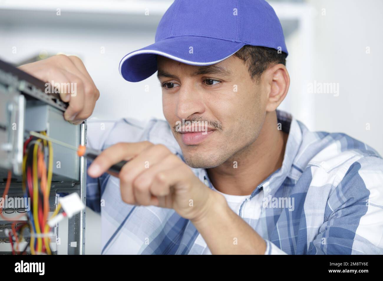 Technical troubleshooting hi-res stock photography and images - Alamy