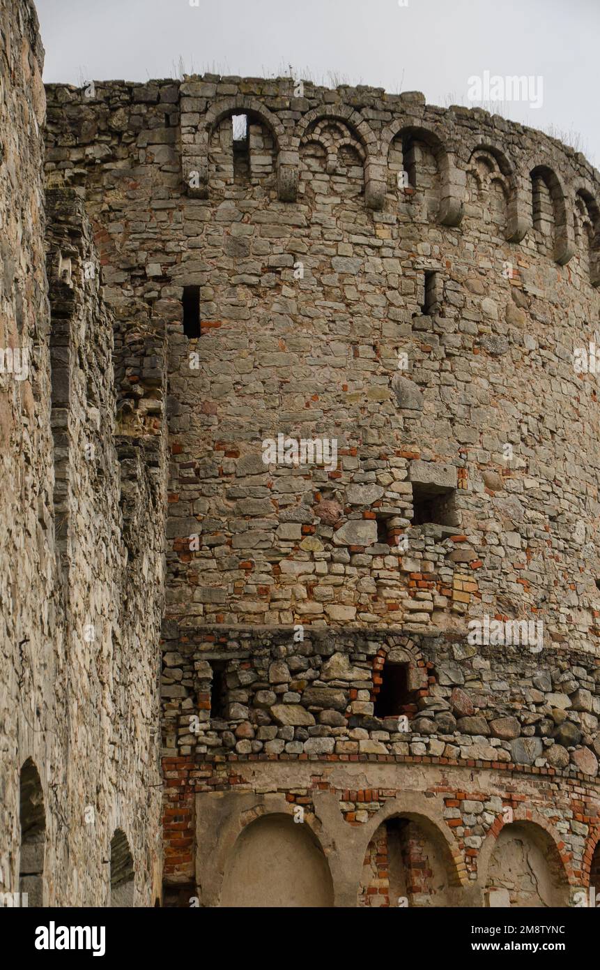 Arrow slit castle wall hi-res stock photography and images - Alamy