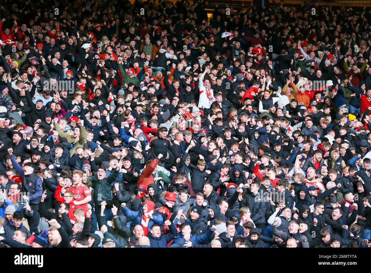 Cheering sport crowd scotland hi-res stock photography and images - Alamy