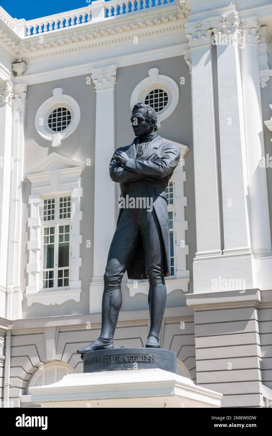 Victoria theatre Sir Stamford raffles in Singapore Stock Photo - Alamy