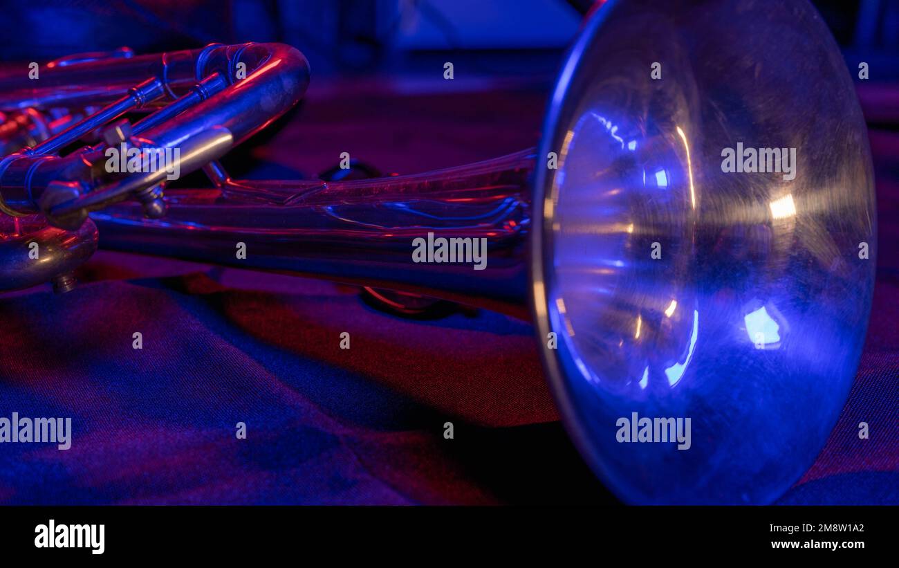 Red blue art hi-res stock photography and images - Alamy